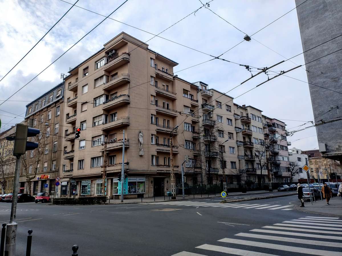 Bajza utca 2-8 in Budapest