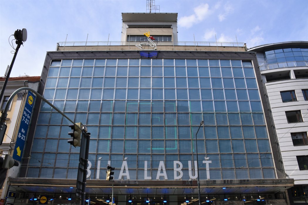 White Swan (Bílá Labuť) in Prague by Jan Gillar et al.