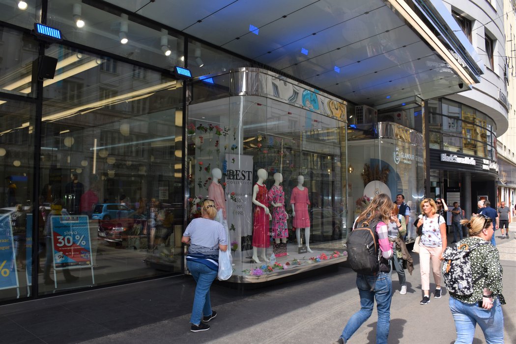 White Swan (Bílá Labuť) in Prague by Jan Gillar et al.