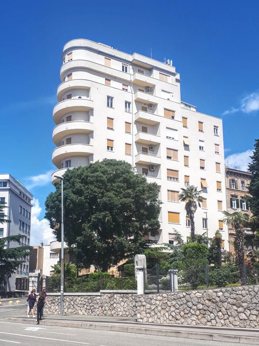 Mali neboder Small skyscraper in Rijeka by Raoul Puhali