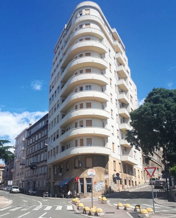 Mali neboder Small skyscraper in Rijeka by Raoul Puhali